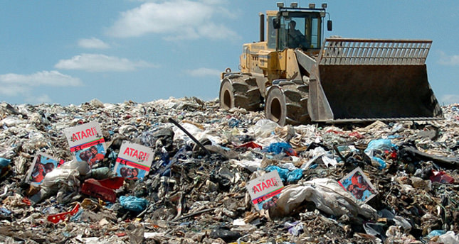 Millions Of Unwanted E T Game Made By Atari Were Buried In A Landfill Millions Of Unwanted E T Game Made By Atari Were Buried In A Landfill