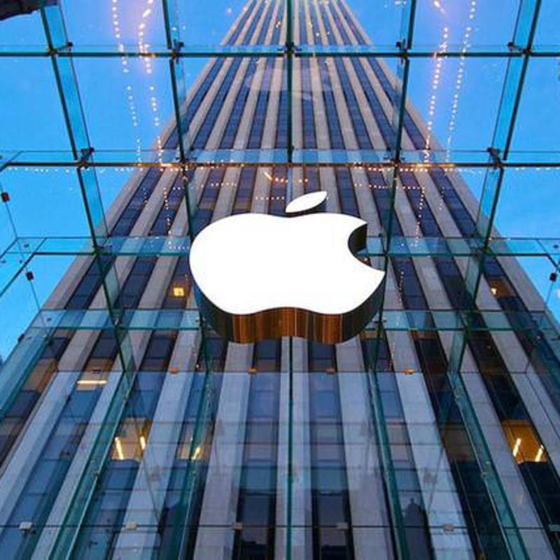 Apple becomes first company worth over $700 bn | Daily Sabah