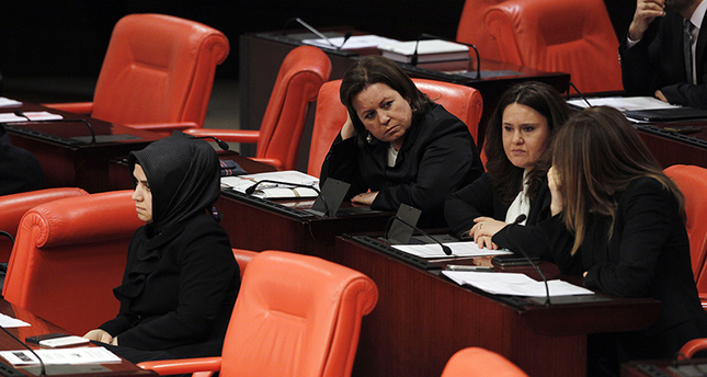 Women's NGO calls for more female politicians - Daily Sabah