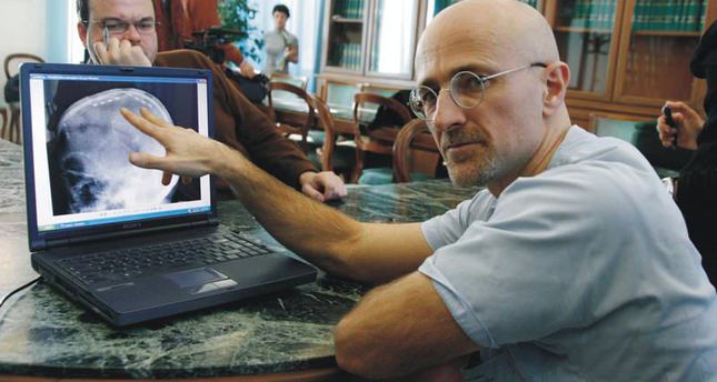 Russian computer scientist volunteers for complete head transplant ...