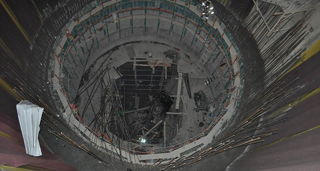 Driver survives 40 meter-deep fall to subway construction pit - Daily Sabah