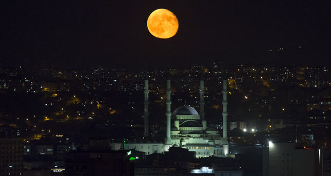 Rare Supermoon shines over the skies of Turkey - Daily Sabah