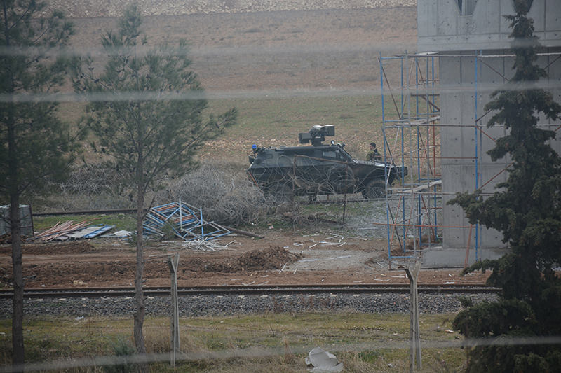 Daesh opens fire on Turkish soldiers near Syrian border; 5 terrorists ...