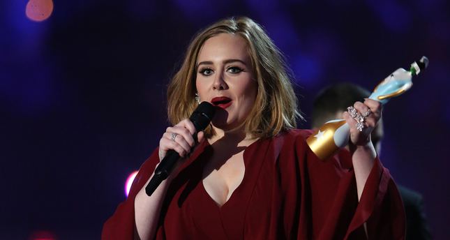 Adele gets emotional with big Brit Awards win - Daily Sabah