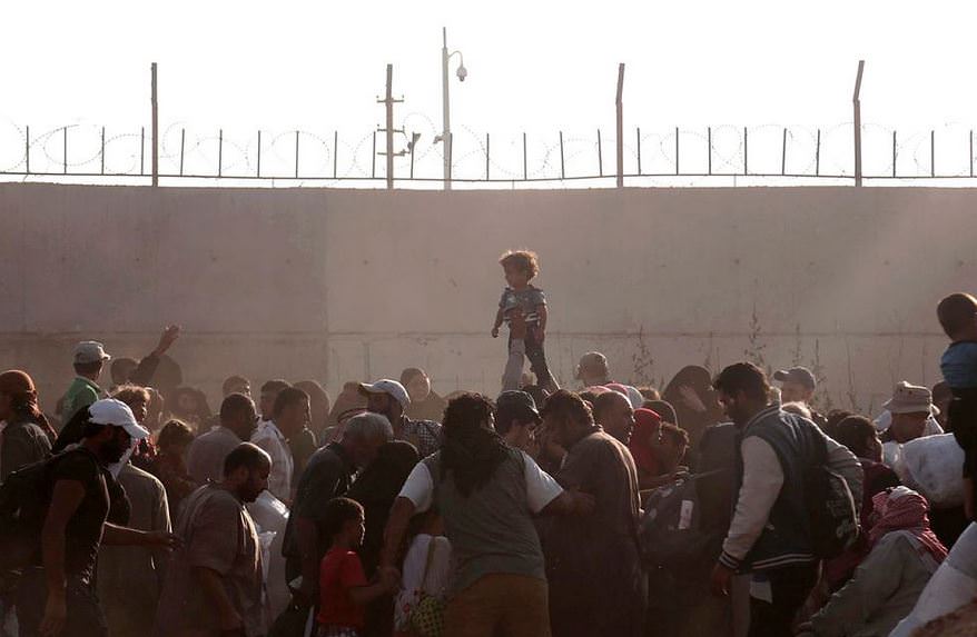 Turkey opens its doors to Syrian refugees fleeing Tal Abyad fighting ...