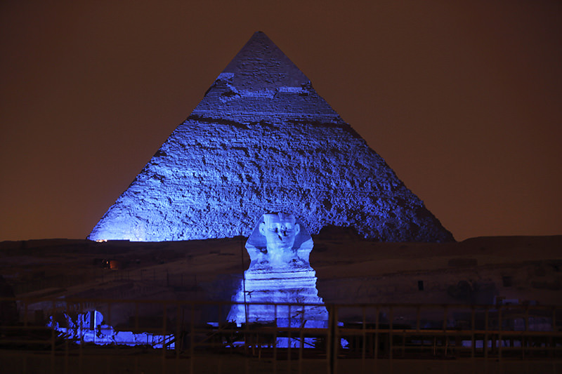 World's landmarks turn blue to mark UN's 70th anniversary | Daily Sabah