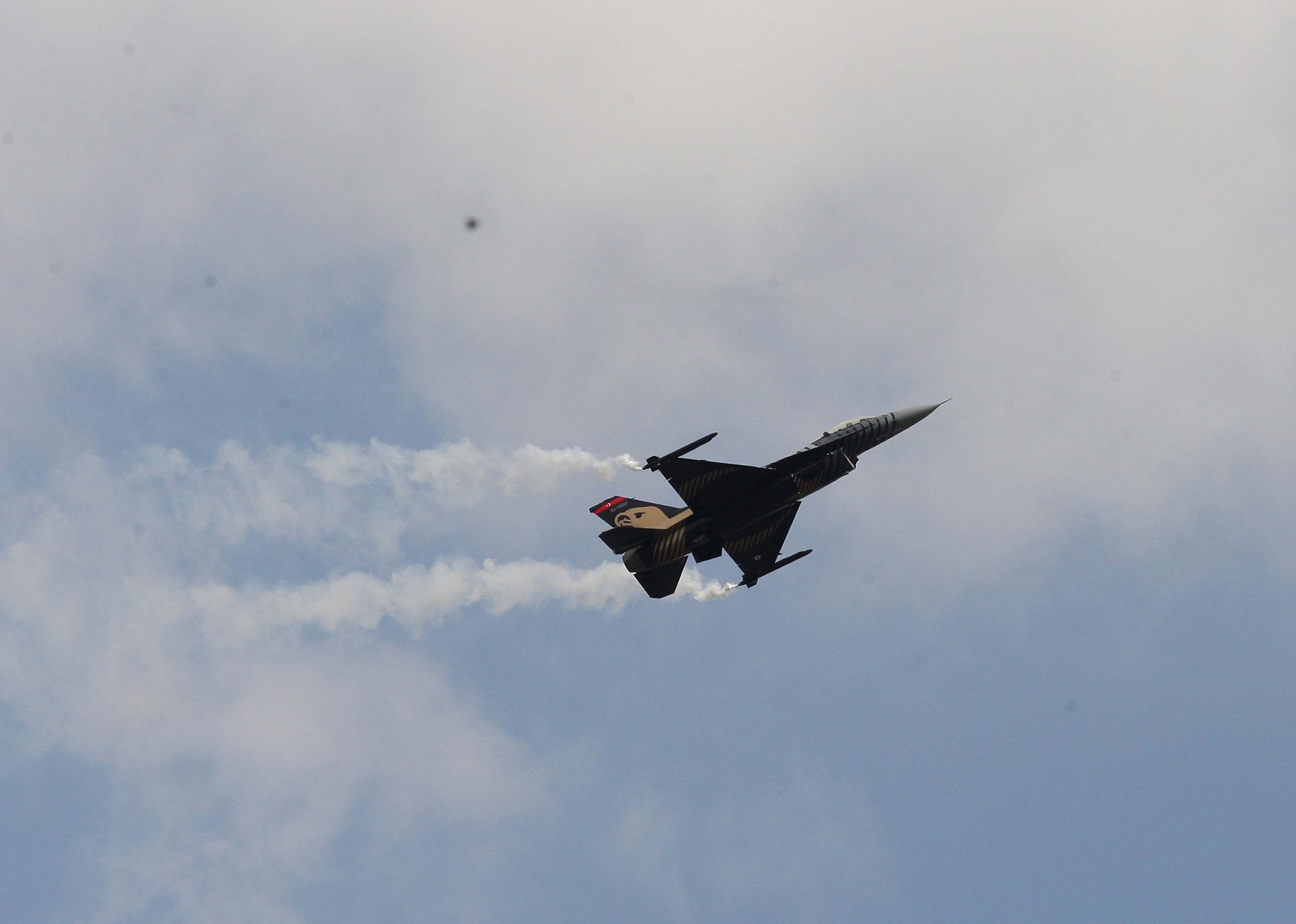 Turkish jet targets Assad regime warplane in NW Syria | Daily Sabah