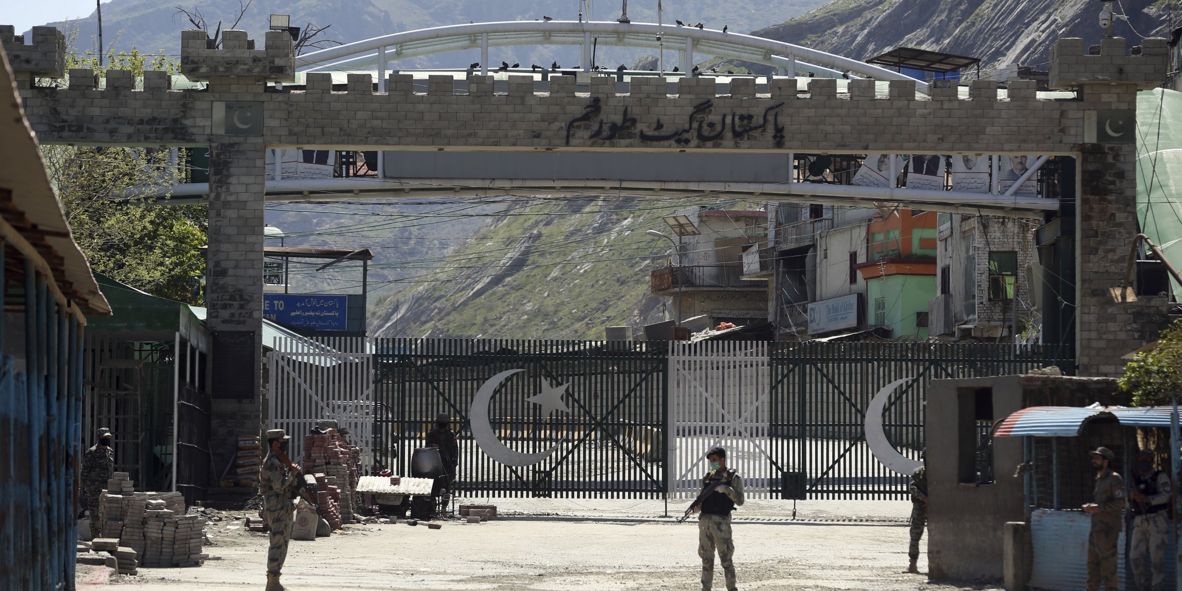 [("islamic state" OR isis OR daesh)]