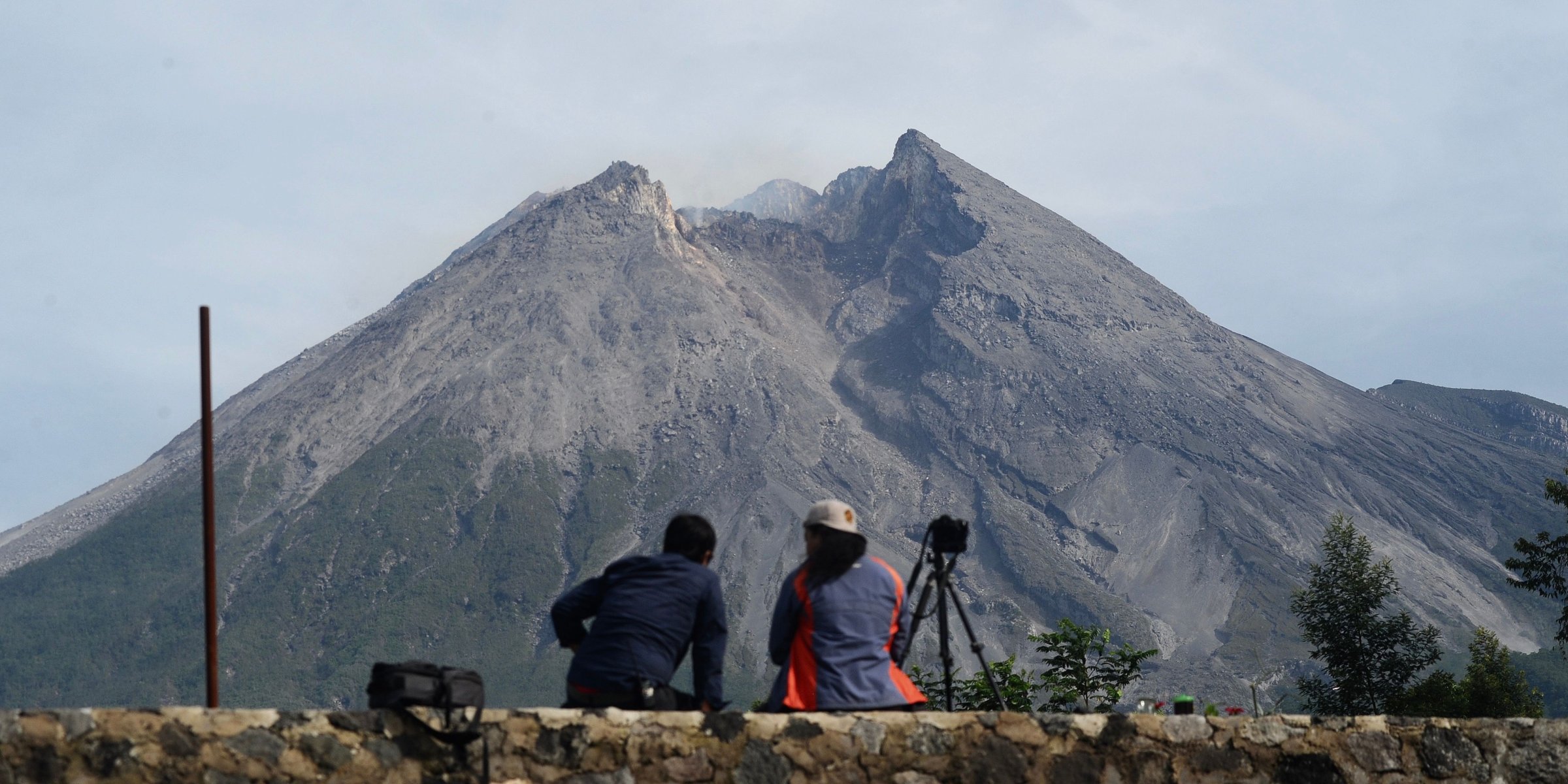Hundreds evacuated after Indonesia raises volcano alert to 2nd-highest ...