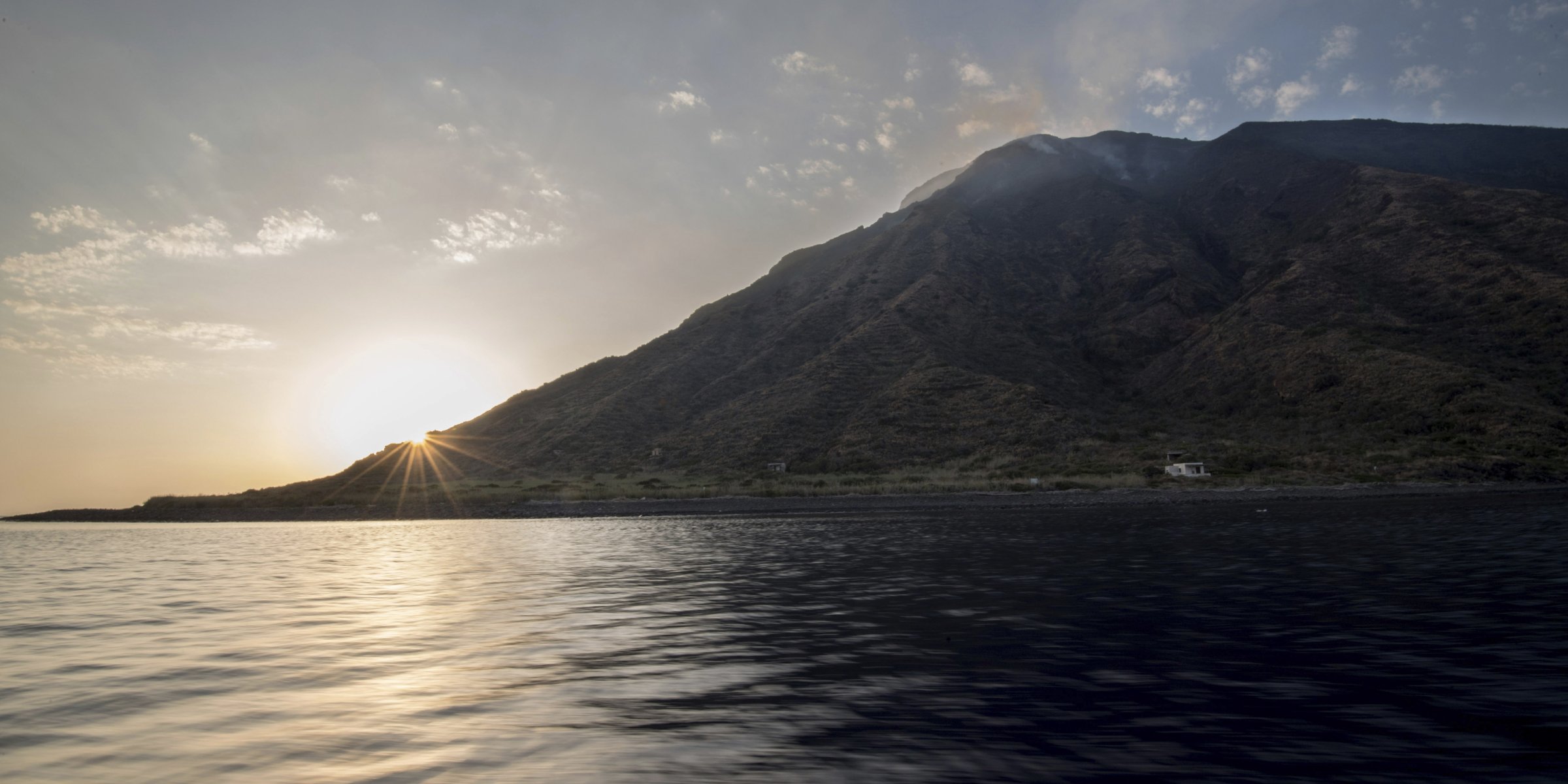 Italy's Stromboli Volcano erupts in 'high intensity' explosion | Daily ...