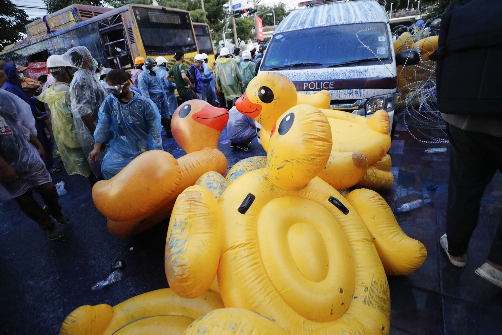 Thai protesters use inflatable ducks against water cannons | Daily Sabah