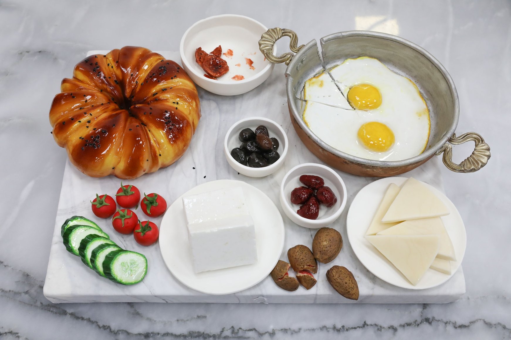 Too pretty to eat: Turkish baker creates hyper-realistic cakes | Daily ...