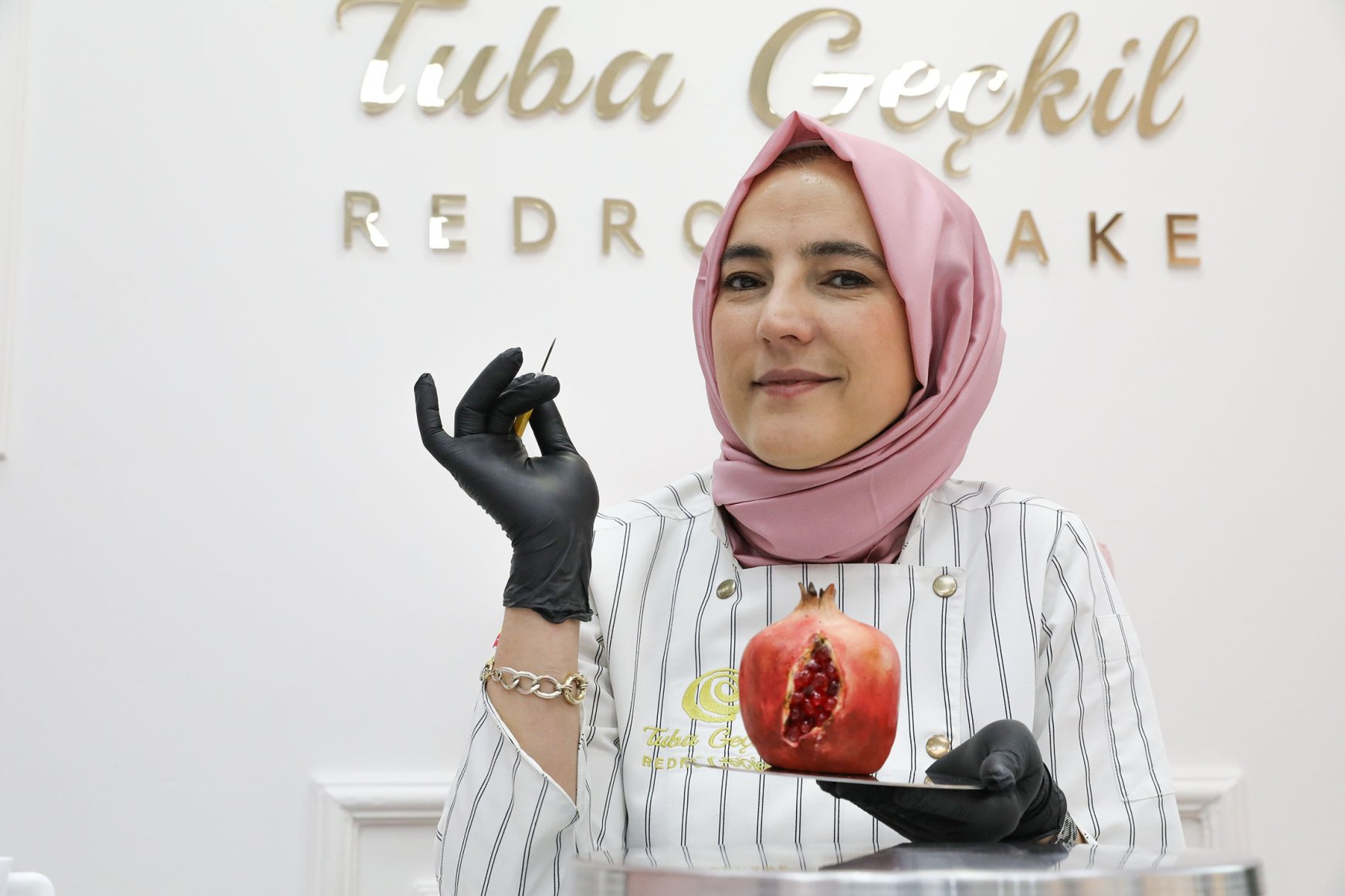 Too pretty to eat: Turkish baker creates hyper-realistic cakes | Daily ...