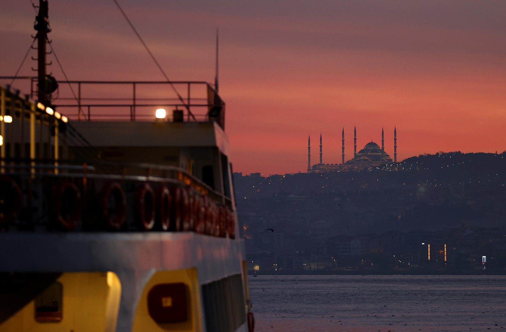 Mesmerizing sunrise in Turkey's biggest city Istanbul | Daily Sabah