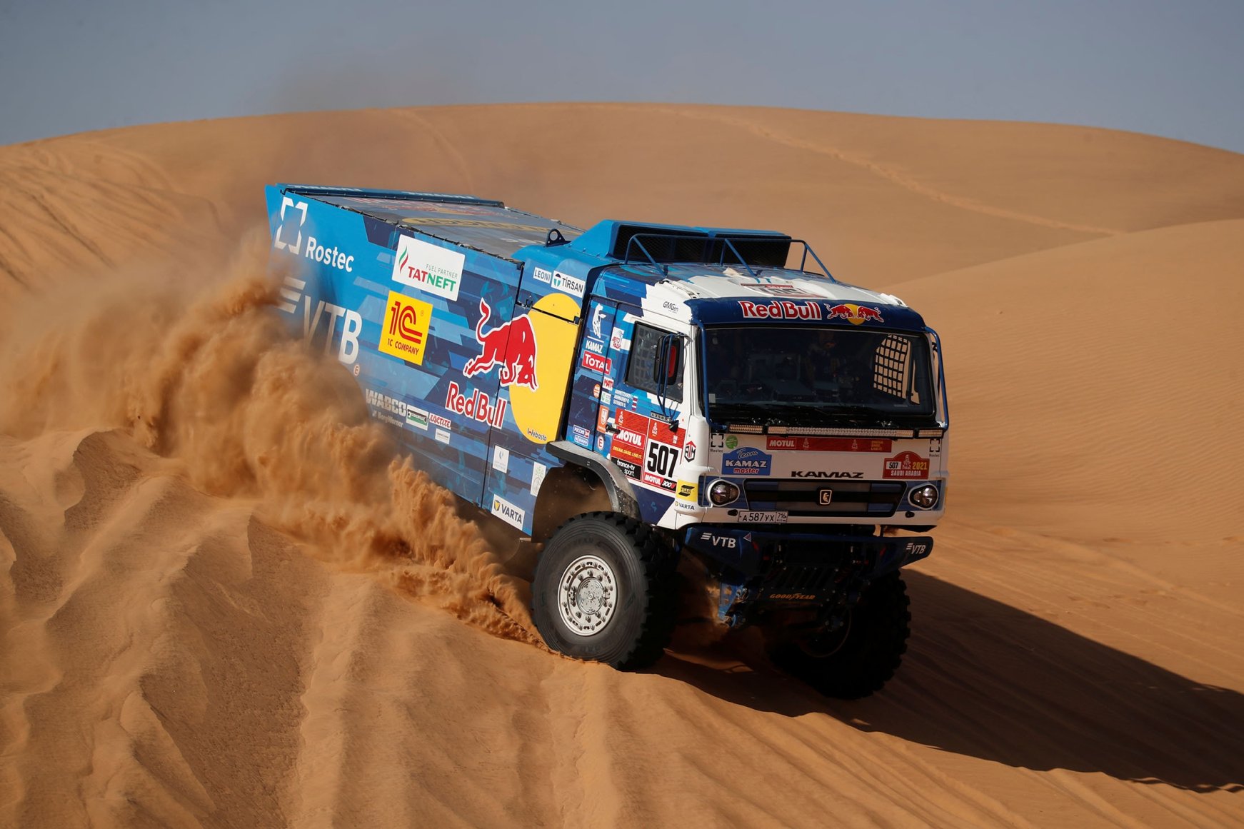 Sand, heat and roaring engines: Stage 2 of Dakar Rally | Daily Sabah