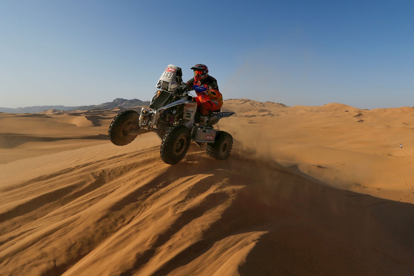 Sand, heat and roaring engines: Stage 2 of Dakar Rally | Daily Sabah