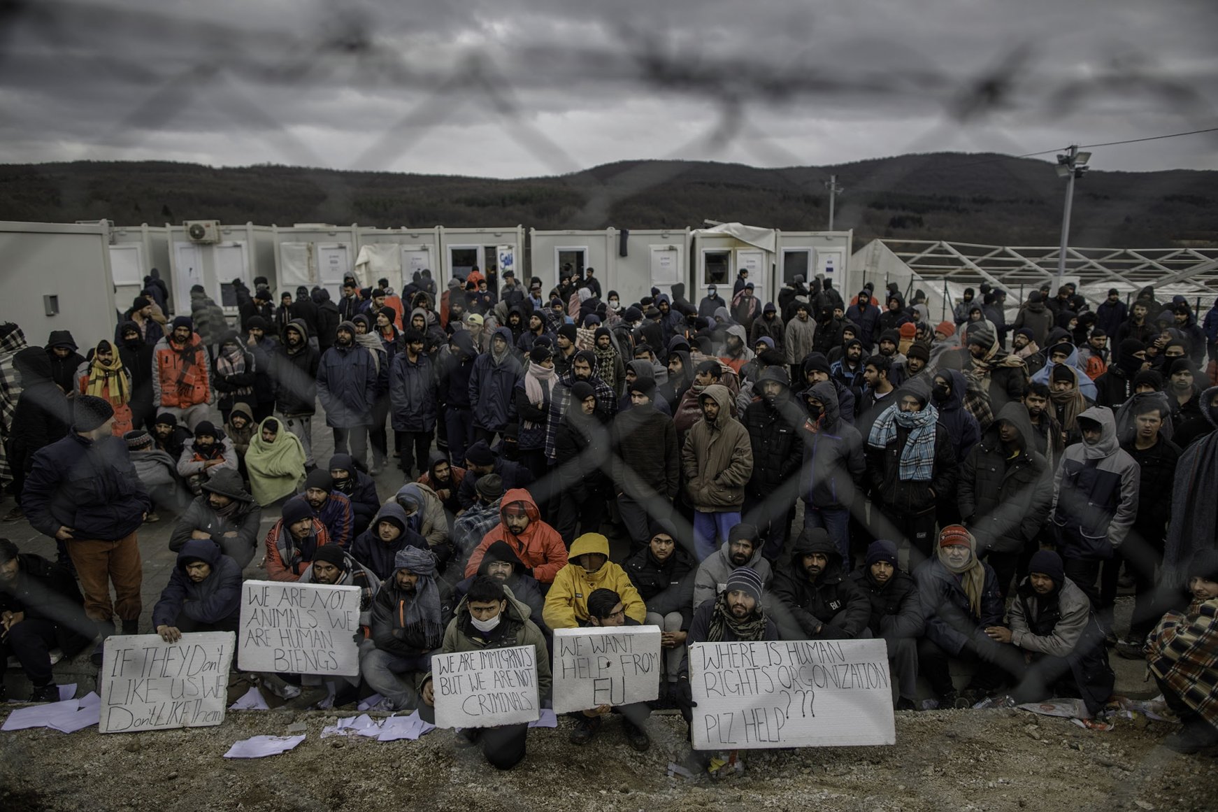 Migrants stranded in Bosnia-Herzegovina survive subzero conditions ...