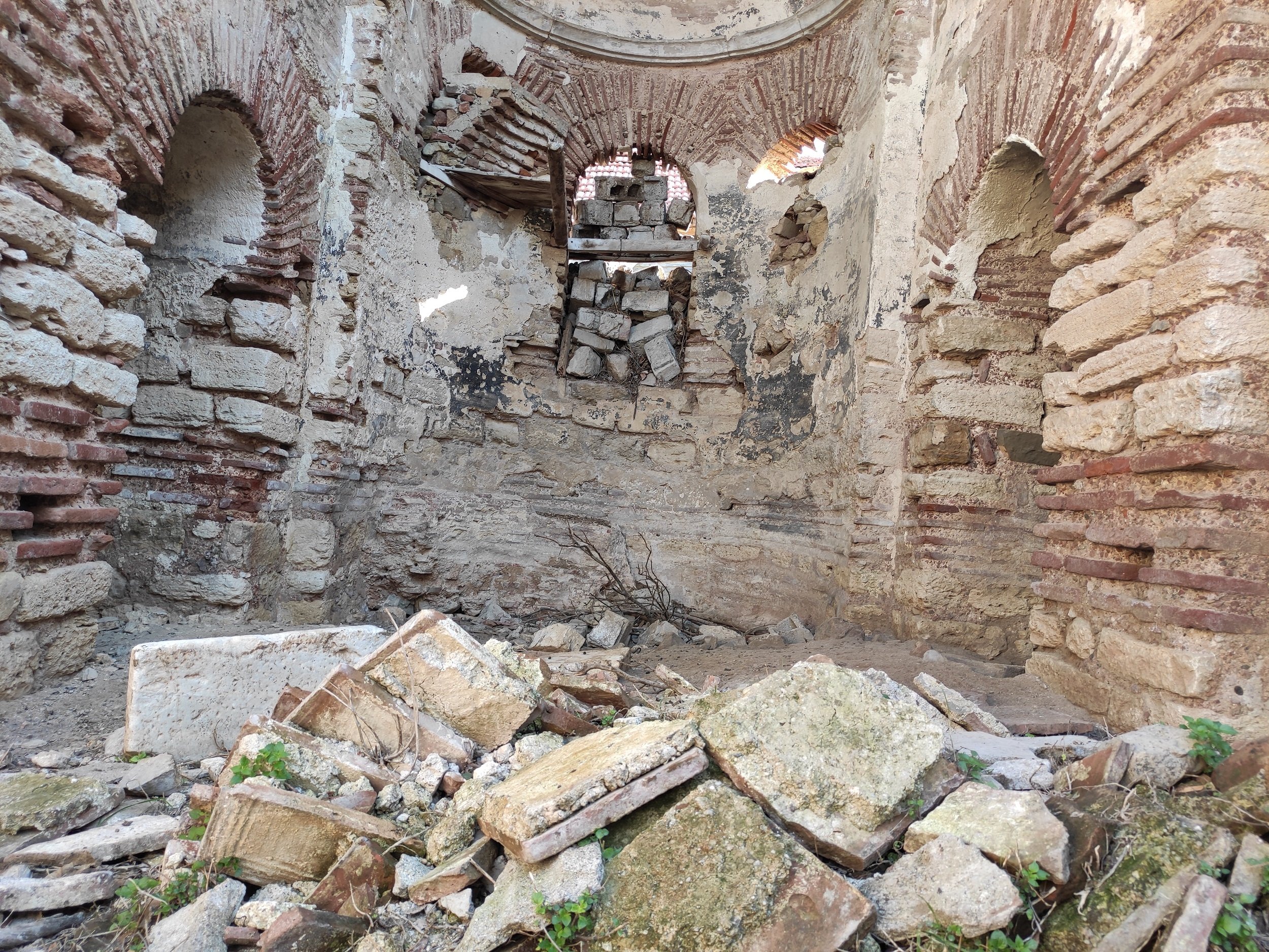 Treasure hunters defile 900-year-old church in Bursa | Daily Sabah