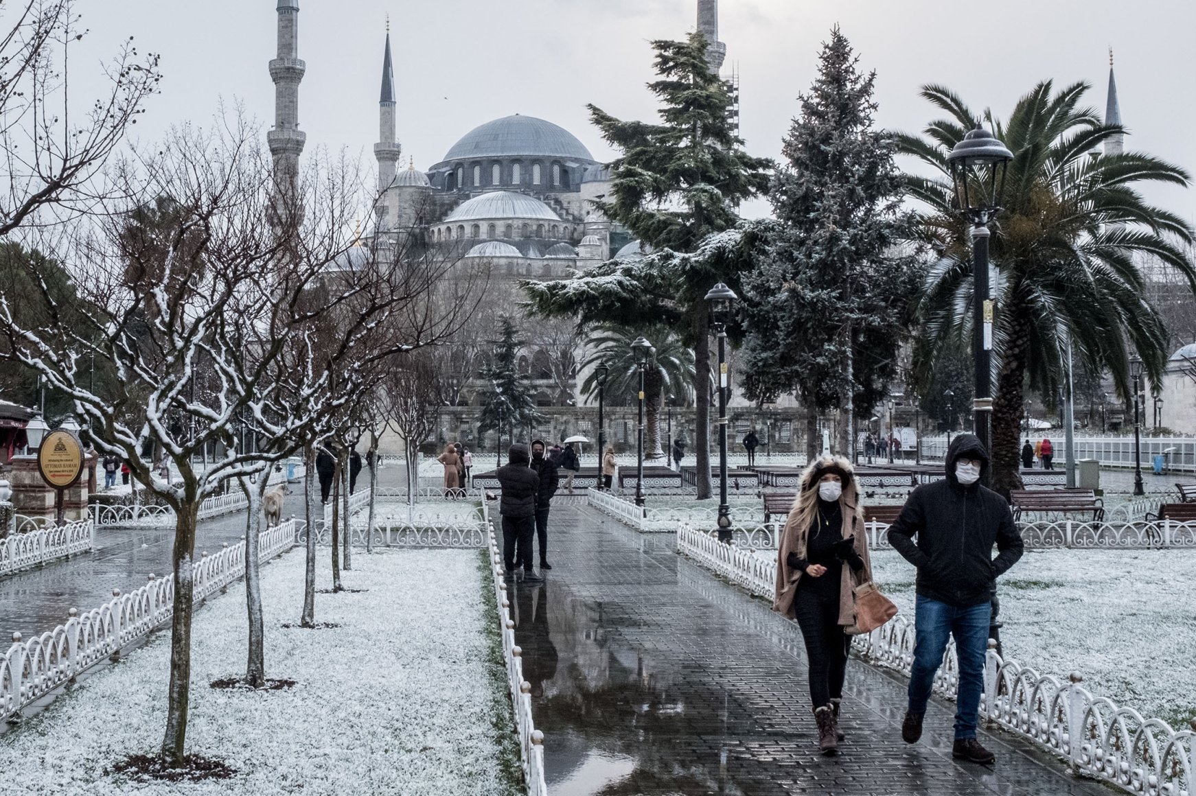Long-awaited snow blankets Istanbul, Turkey's largest city | Daily Sabah