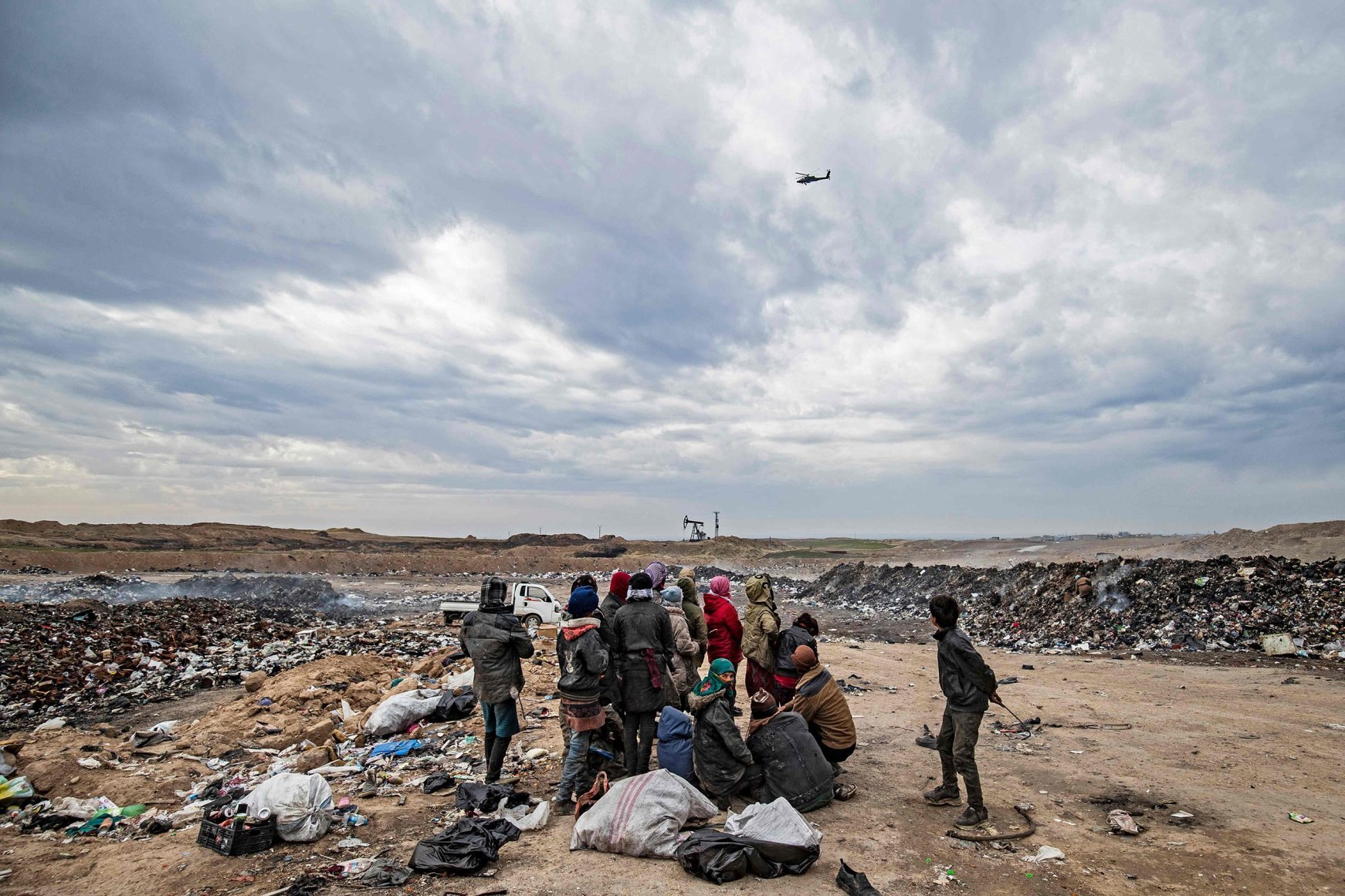 Syrians rummage through trash to survive as oil pumps swing | Daily Sabah