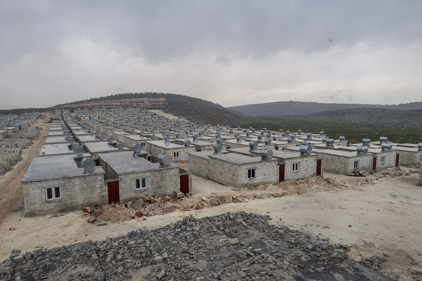 Turkey builds thousands of homes for displaced in Syria's Idlib | Daily ...