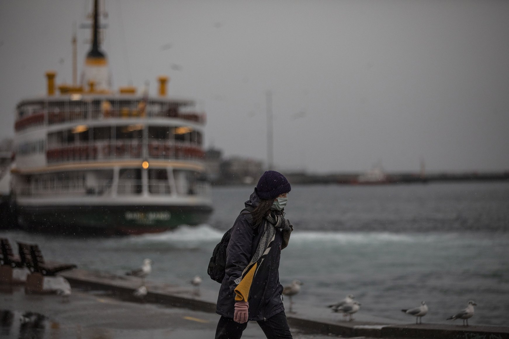 In photos: Heavy snowfall grips Turkey's Istanbul | Daily Sabah