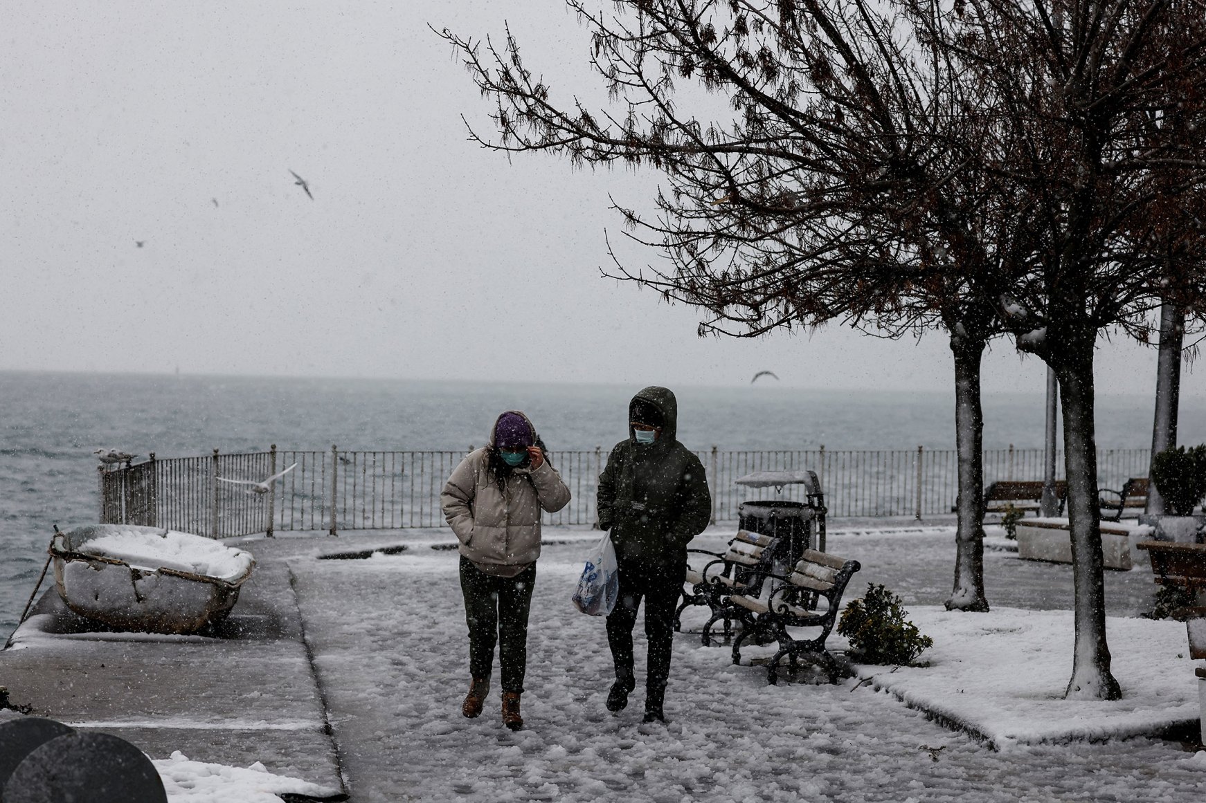 In photos: Heavy snowfall grips Turkey's Istanbul | Daily Sabah