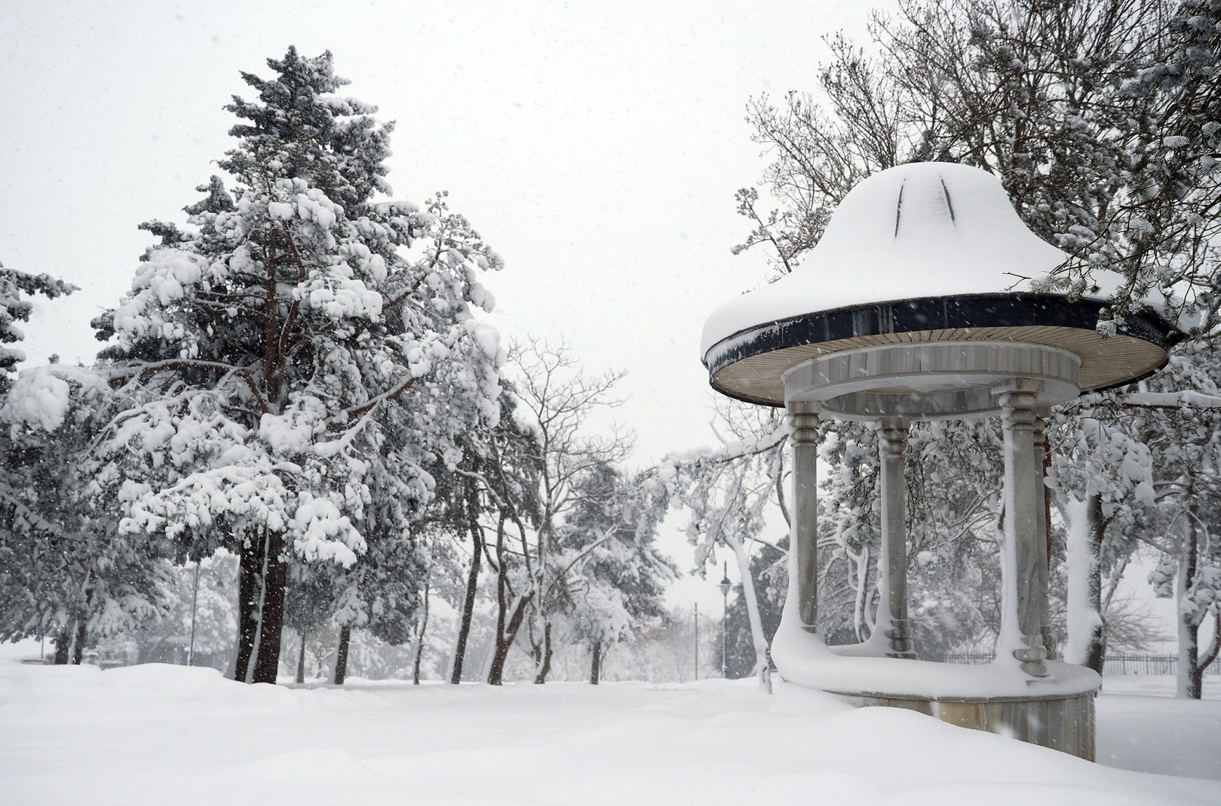 In photos: Heavy snowfall grips Turkey's Istanbul | Daily Sabah
