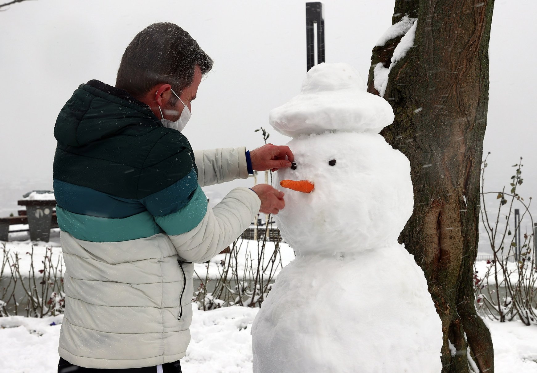 In photos: Heavy snowfall grips Turkey's Istanbul | Daily Sabah