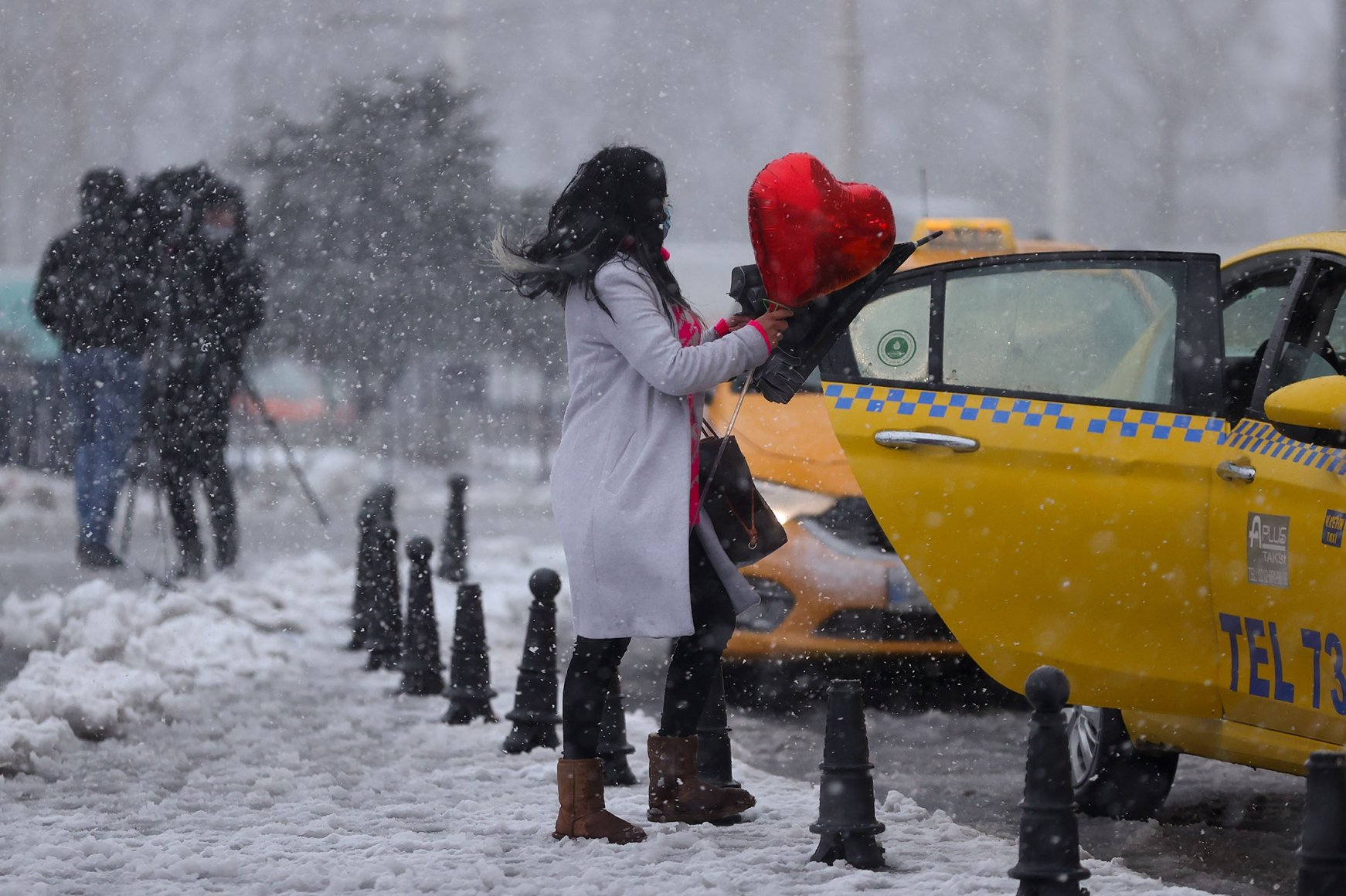 In photos: Heavy snowfall grips Turkey's Istanbul | Daily Sabah