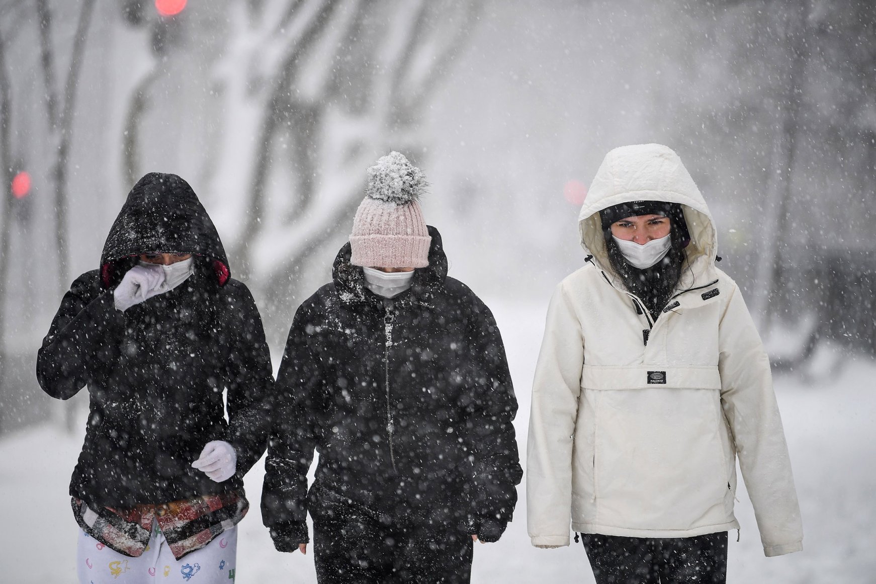 In photos: Heavy snowfall grips Turkey's Istanbul | Daily Sabah