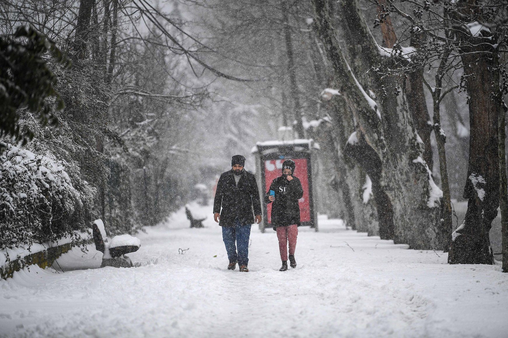 In photos: Heavy snowfall grips Turkey's Istanbul | Daily Sabah