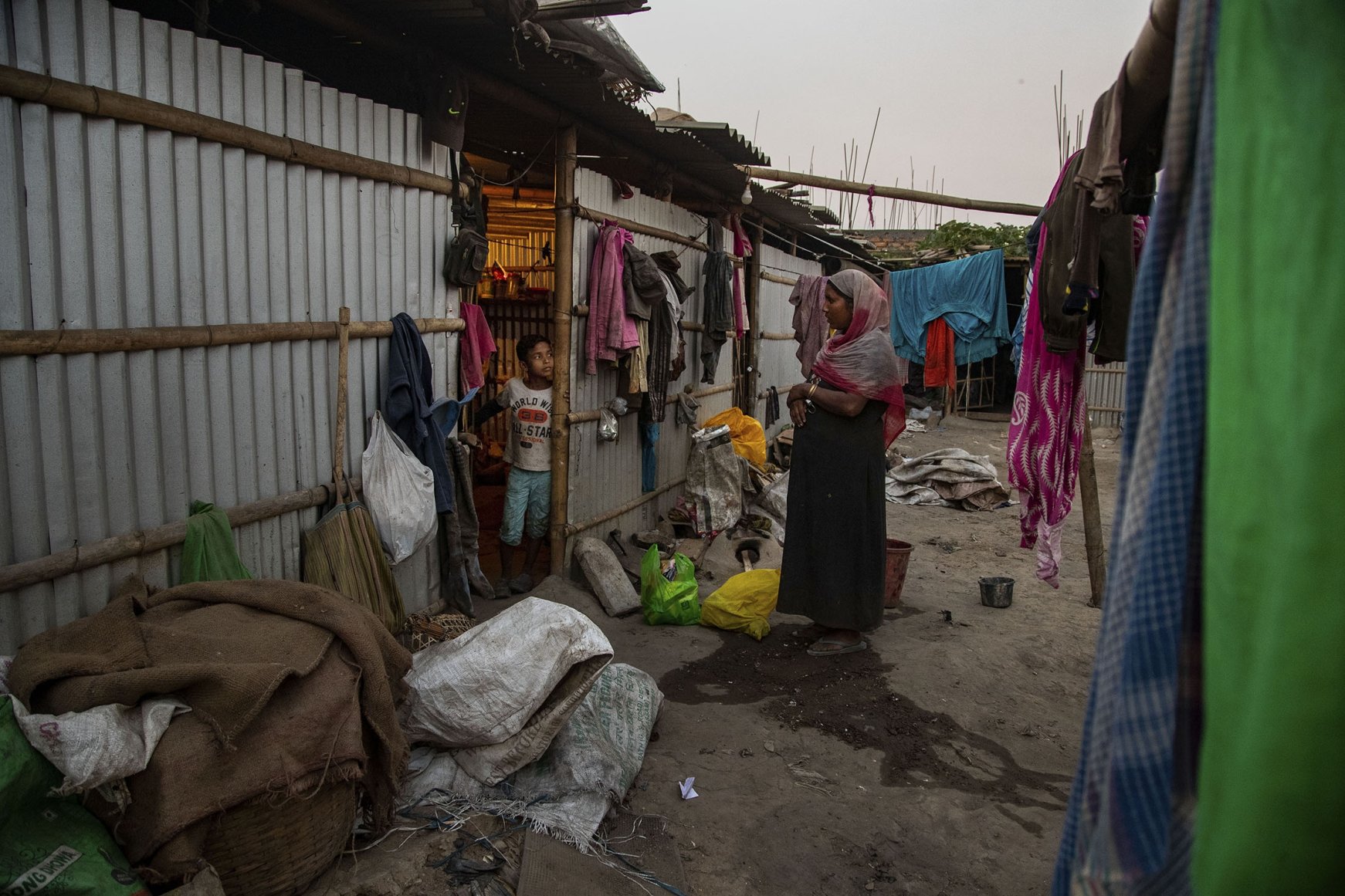 24 hours through the eyes of a child scavenger in India | Daily Sabah