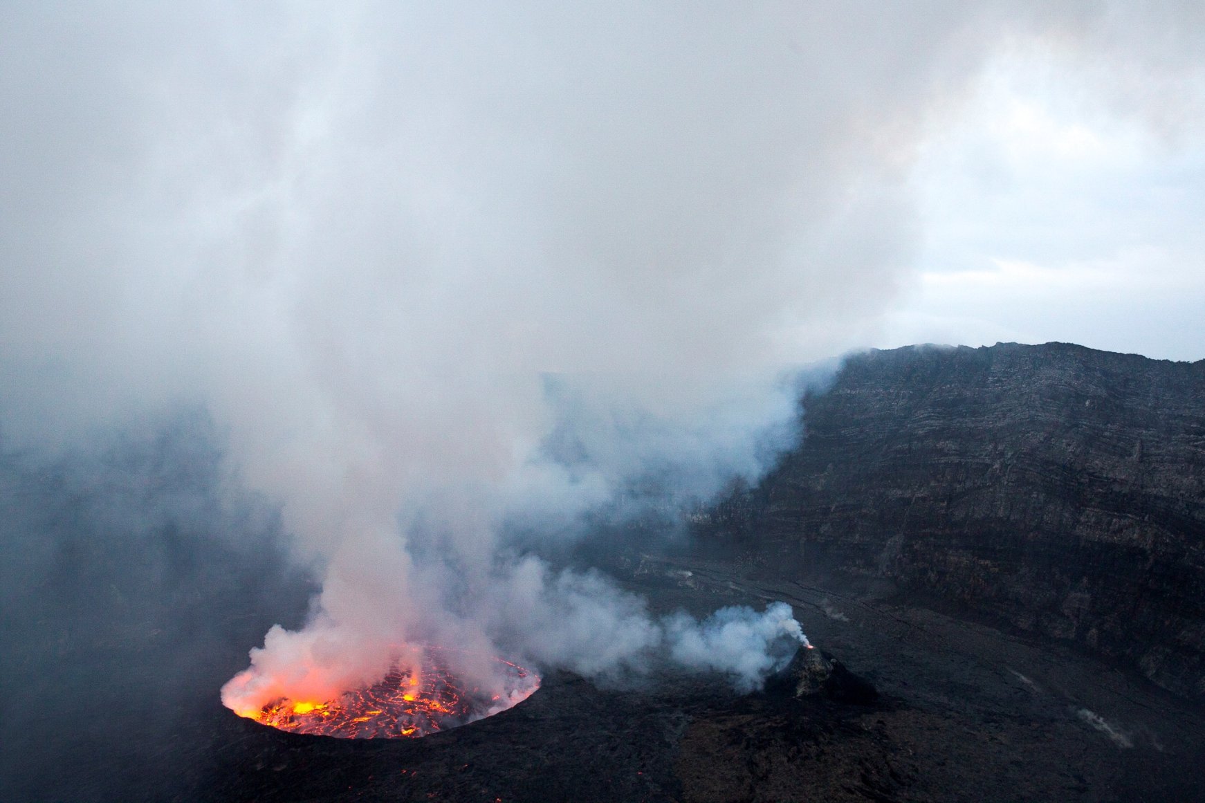 Congo's volcano-watchers alarmed by rising magma at Nyiragongo | Daily ...