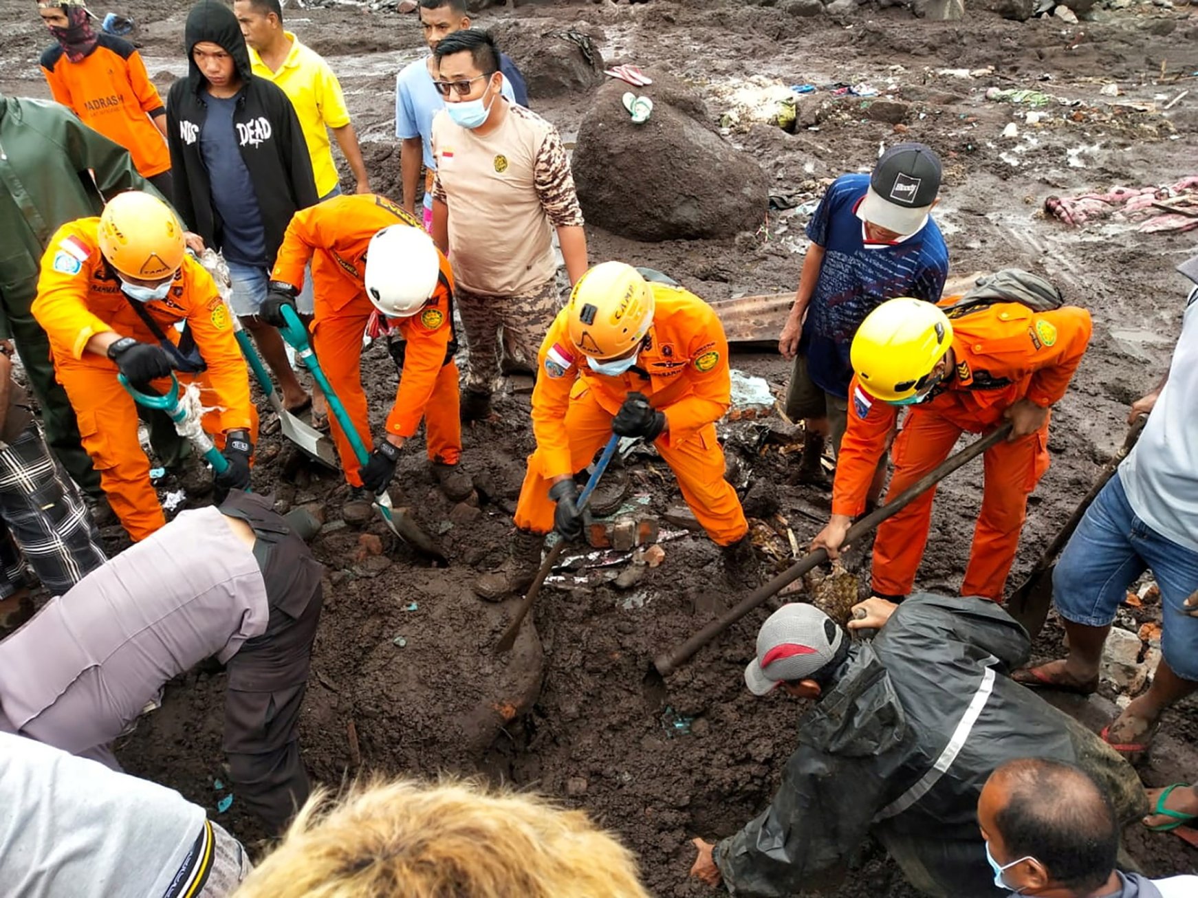 Rescuers hunt for survivors after cyclone hits Indonesia | Daily Sabah