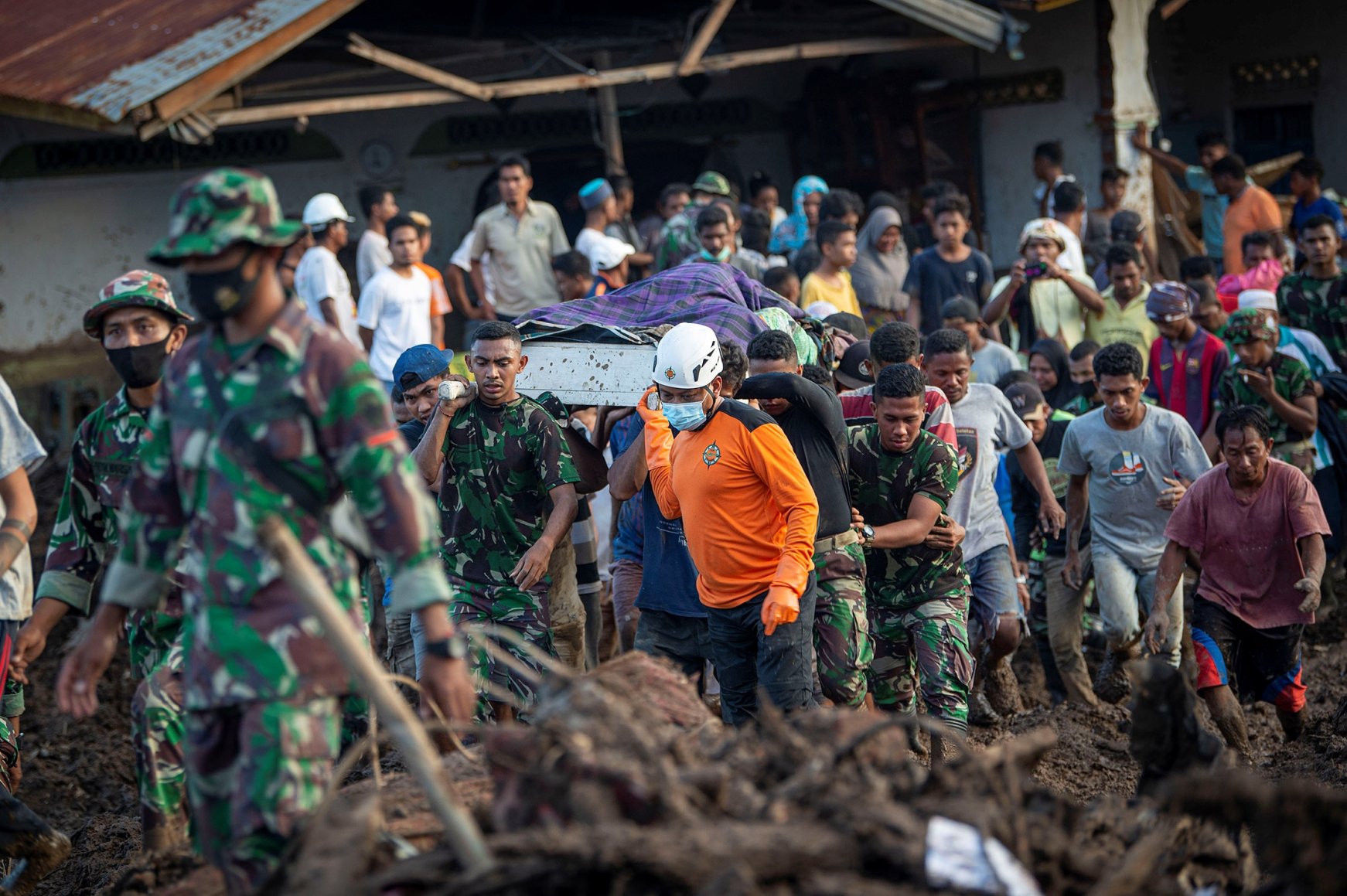 Rescuers hunt for survivors after cyclone hits Indonesia | Daily Sabah