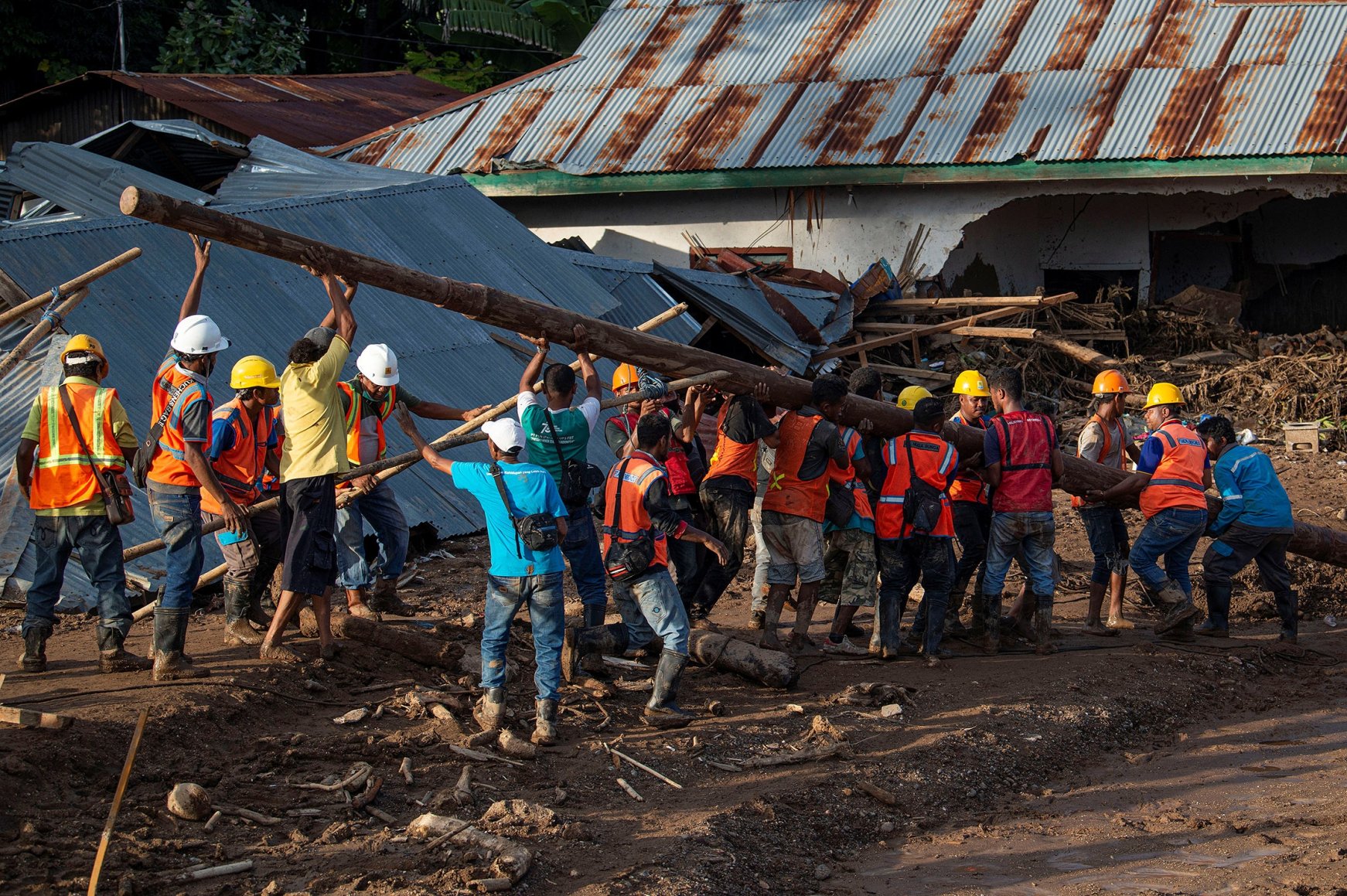 Rescuers hunt for survivors after cyclone hits Indonesia | Daily Sabah