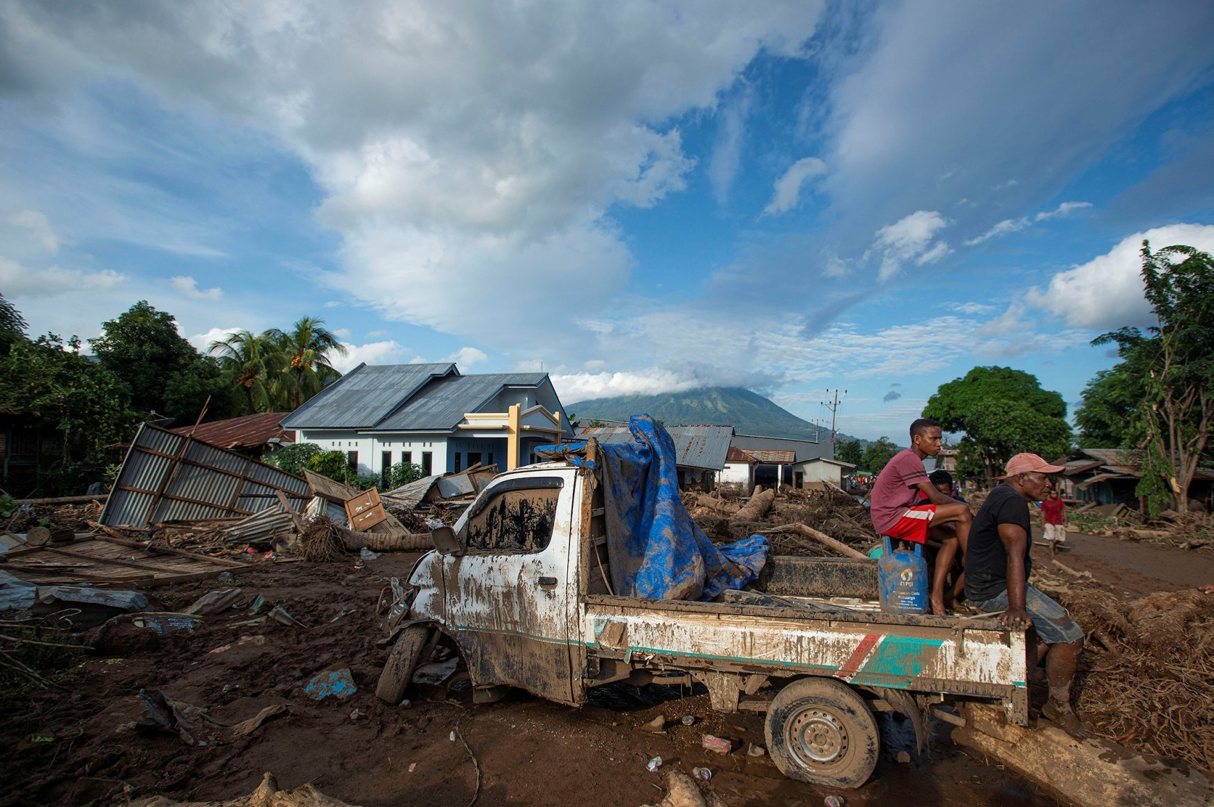 Rescuers hunt for survivors after cyclone hits Indonesia | Daily Sabah