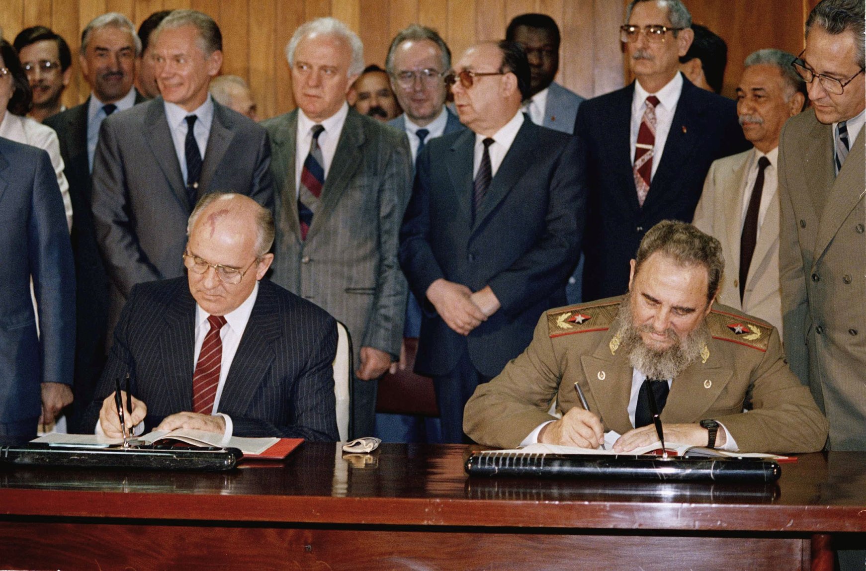 In photos: More than 60 years of Castros' rule in Cuba ends | Daily Sabah