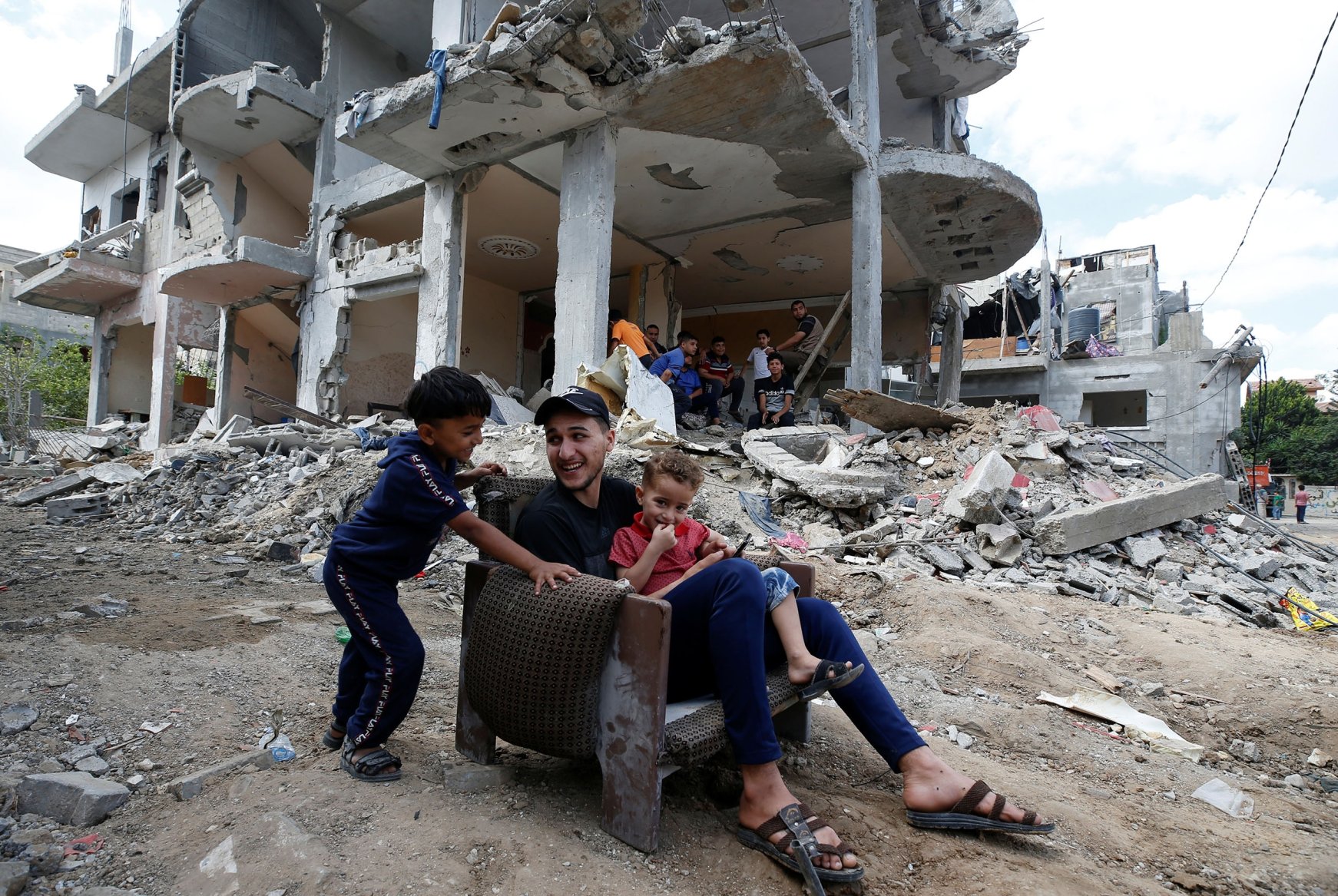 Palestinians in Gaza camp near rubble that used to be their homes ...