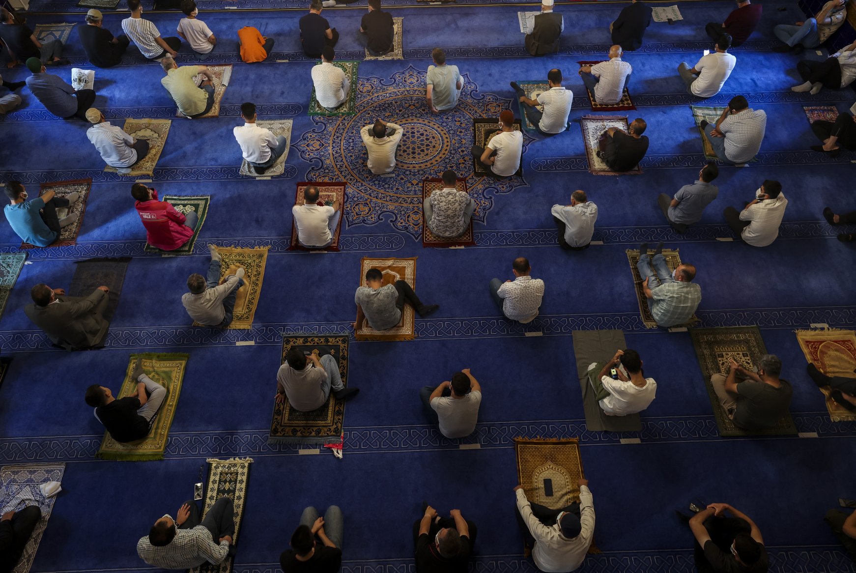 In photos: Muslims across world mark Eid al-Adha | Daily Sabah