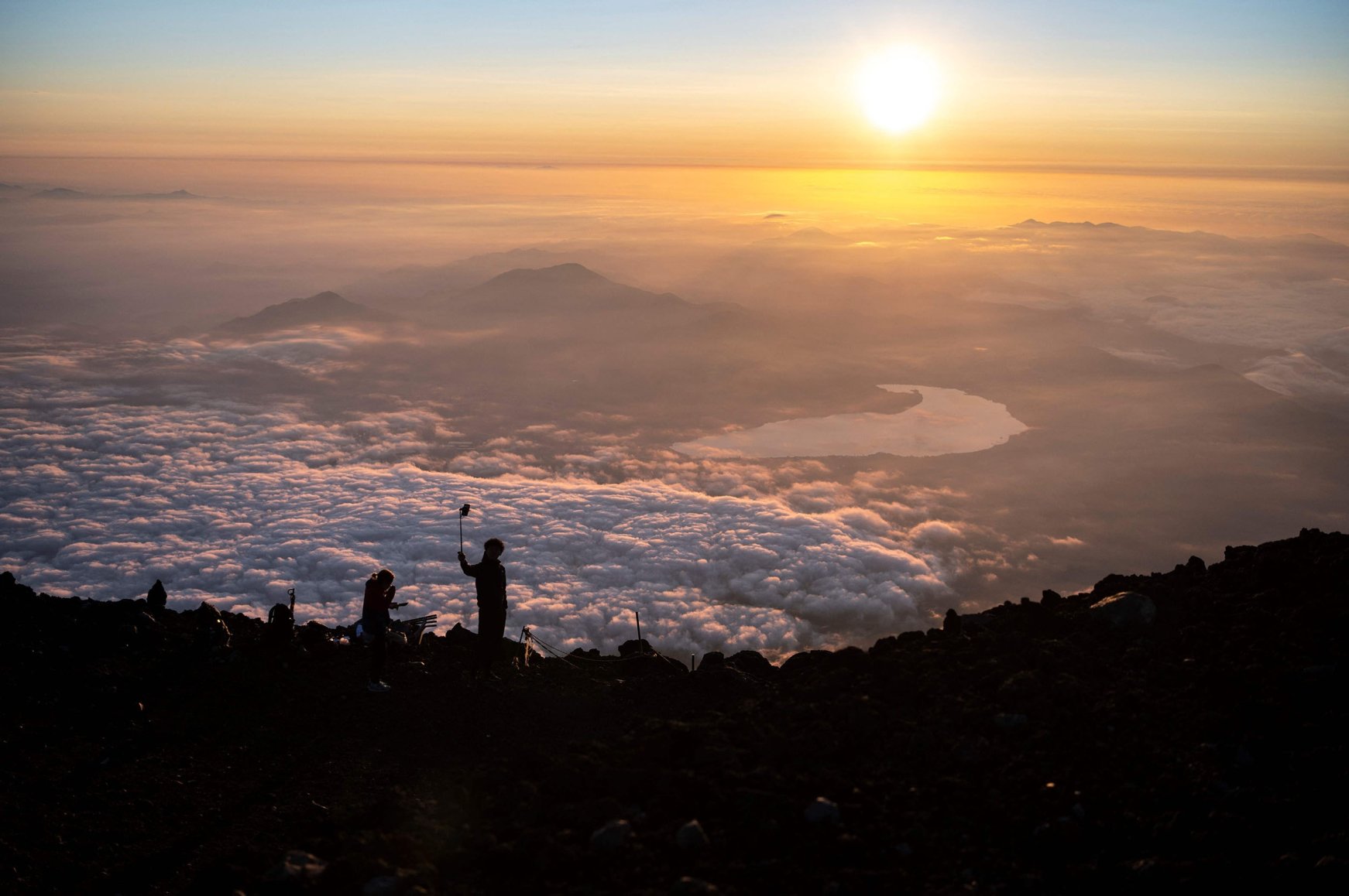 Spectacular sunrise above clouds at Japan's sacred Mount Fuji | Daily Sabah