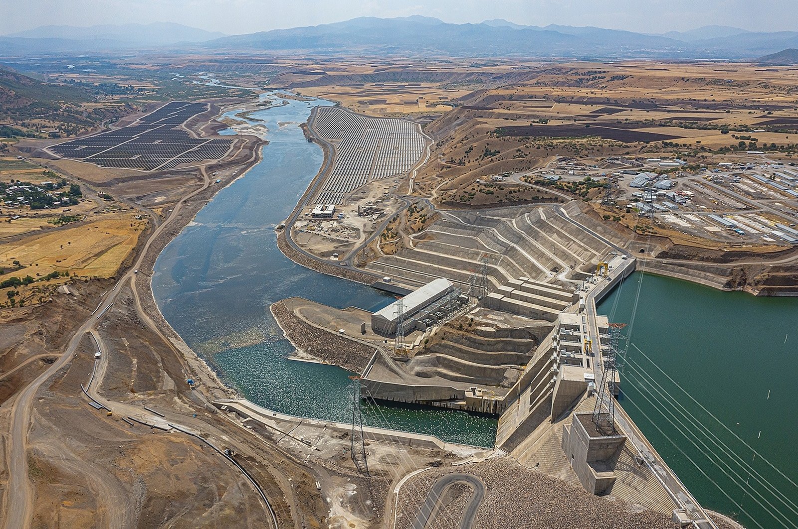 Wind, solar power push ahead in Turkey as droughts drag hydropower ...