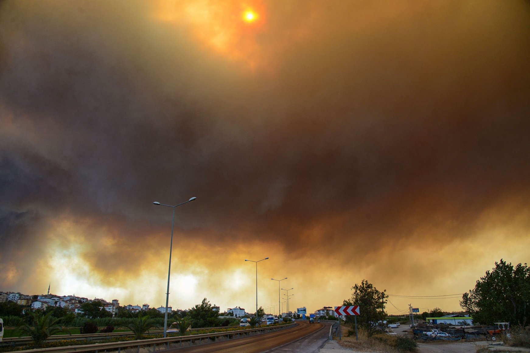 Forest fires hit Turkey's coastal resort areas | Daily Sabah