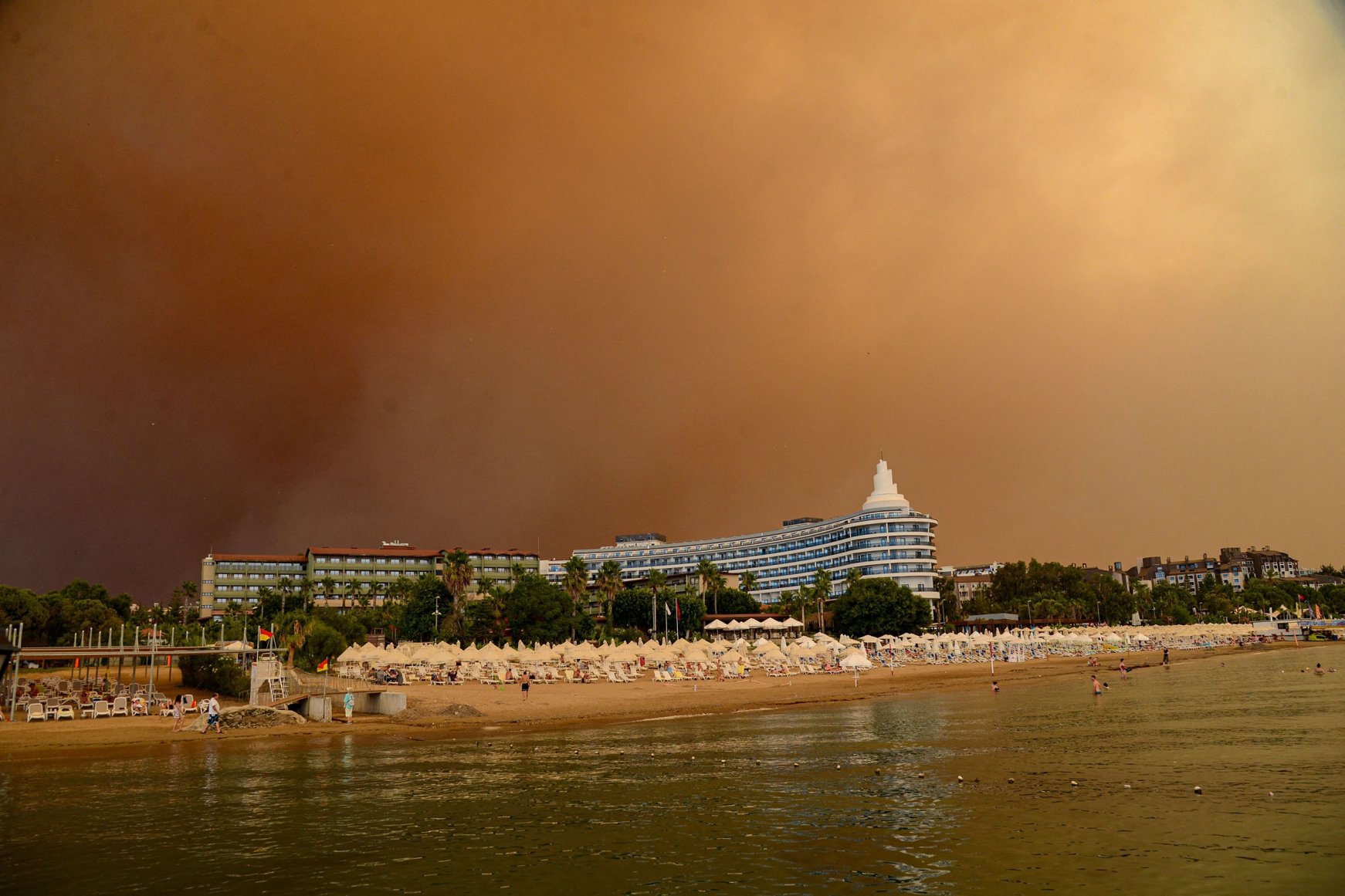 Forest fires hit Turkey's coastal resort areas | Daily Sabah
