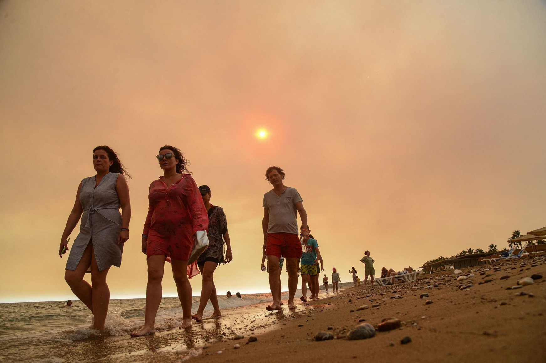 Forest fires hit Turkey's coastal resort areas | Daily Sabah