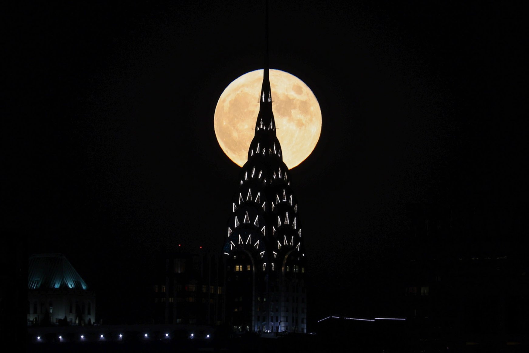 Hunter's Moon illuminates night sky around the world | Daily Sabah