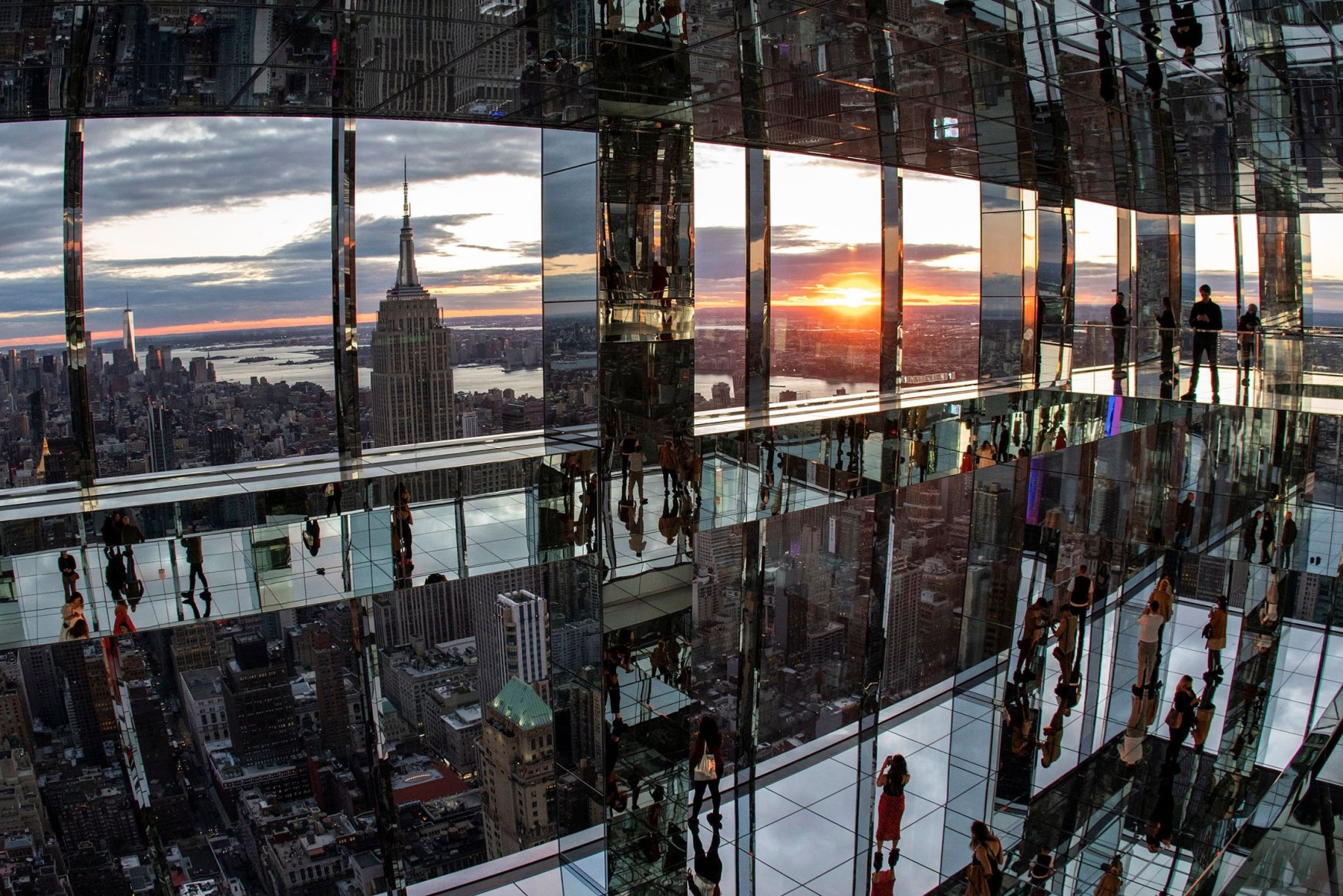 Dazzling sights, immersive experience on New York observation deck ...