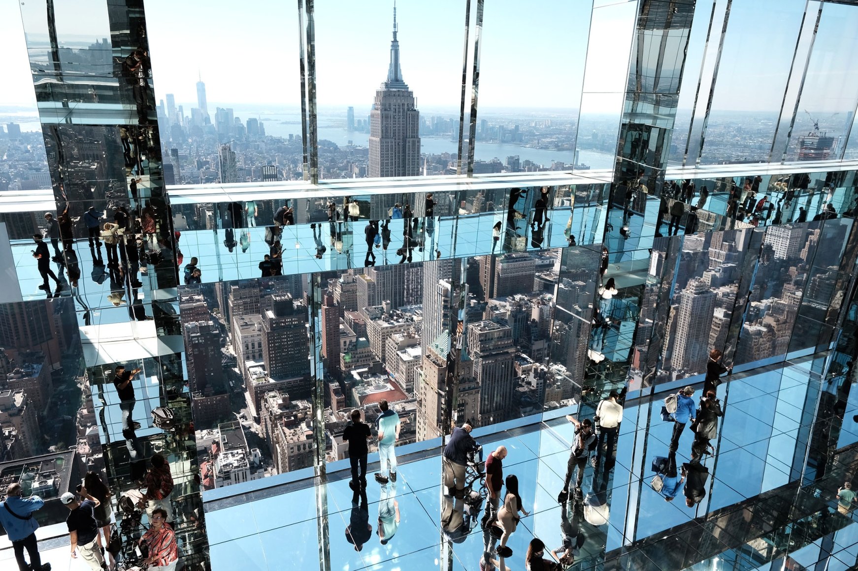 Dazzling sights, immersive experience on New York observation deck ...
