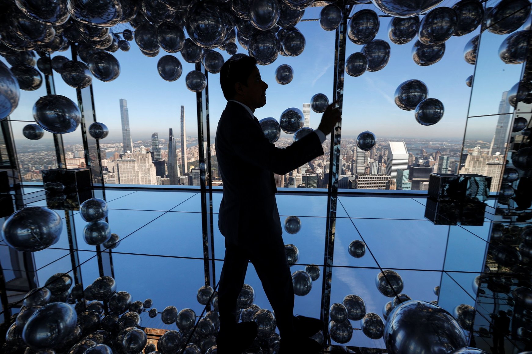 Dazzling sights, immersive experience on New York observation deck ...